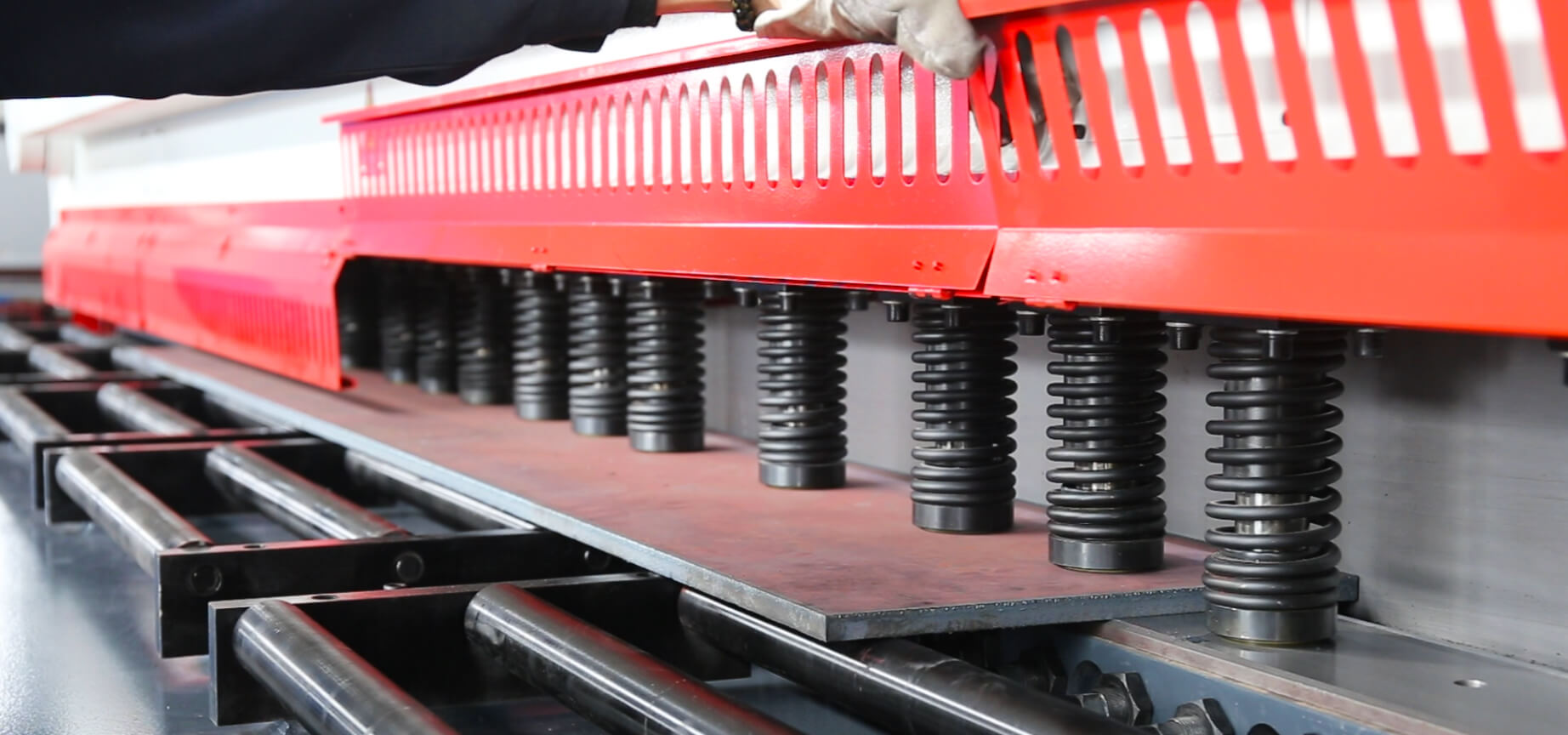 Hydraulic Heavy Duty Guillotine Shearing Machine - DurmaPress