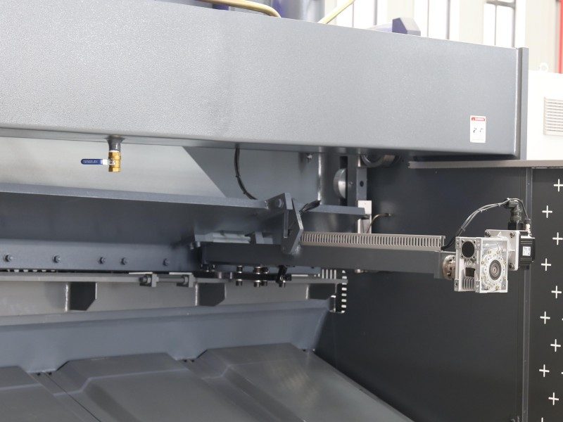 Guide to Hydraulic Shearing Machine Specifications | Industrial Metal ...
